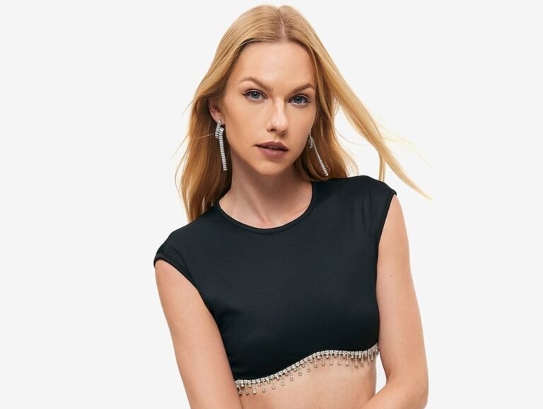 10 different types of crop tops - Times of Startups